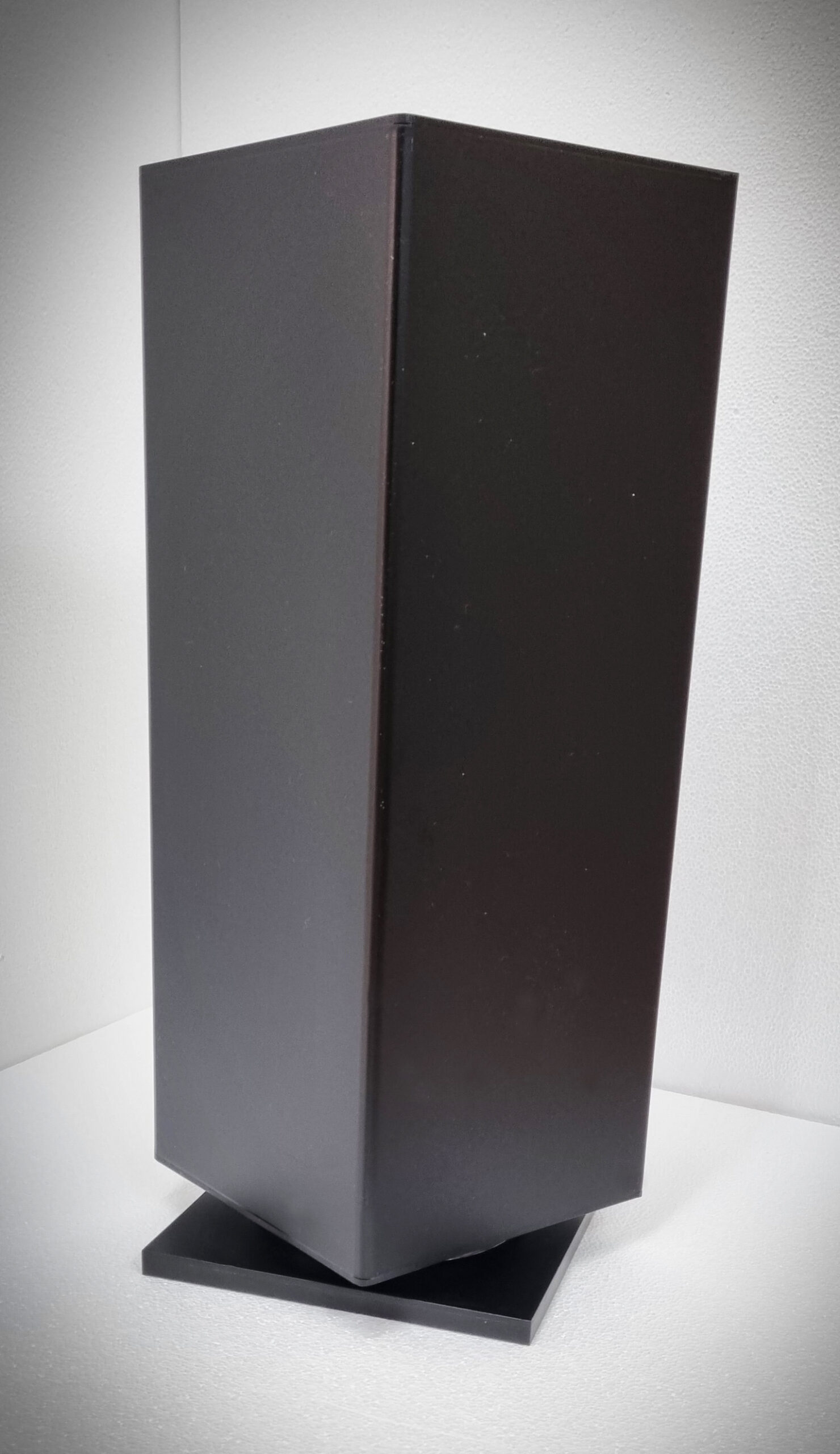 acrylic rotating display plinth – Aarkim
